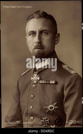 Ak Prinz Oscar von Preußen, NPG 2152, Uniform, Merite Orden, Pickelhaube Stock Photo - Alamy
