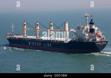 Wisdom Marine Lines Papora Wisdom bulker merchant ship transporting ...