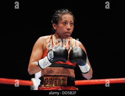 (L-R) Anabel Ortiz (MEX), Etsuko Tada (JPN), JULY 23, 2013 - Boxing ...