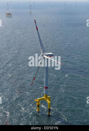 Wind turbines of the offshore wind farm 'Bard Offshore 1' around 100 ...
