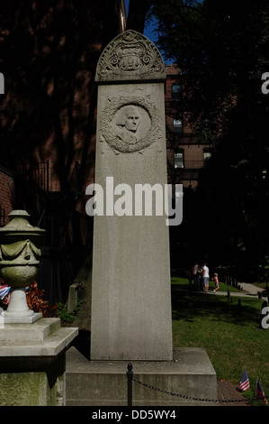 Boston Massacre victims grave Old Granary Burying Ground in Boston ...
