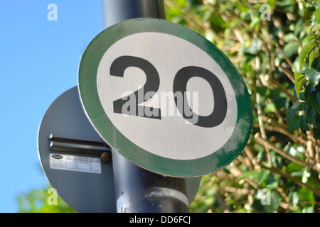 20 mph zone sign England Uk Stock Photo - Alamy
