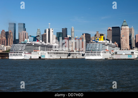 2010 HISTORICAL CRUISE SHIPS MIDTOWN SKYLINE HUDSON RIVER MANHATTAN NEW ...