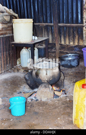 traditional african cooking pots and pans Stock Photo - Alamy