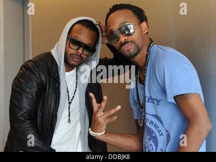 Berlin, Germany. 30th Aug, 2013. Musicians Yosef Wolde-Mariam (L) and ...