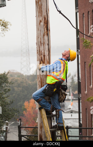 Lineman working on electric line - USA Stock Photo: 52869536 - Alamy