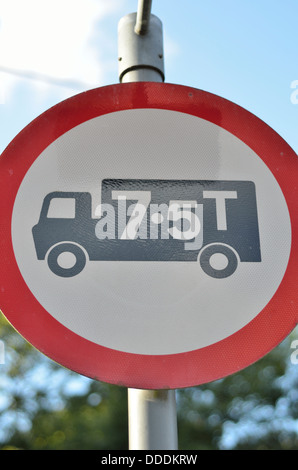 7.5 ton tons lorry truck trucks lorries light goods vehicle vehicles ...