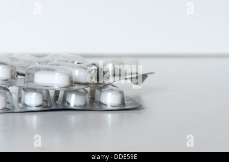 Close-up of 600mg ibuprofen pills in a blister Stock Photo - Alamy