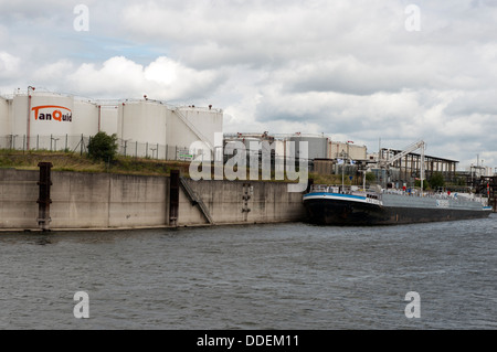 Tan Quid oil terminal Stock Photo - Alamy