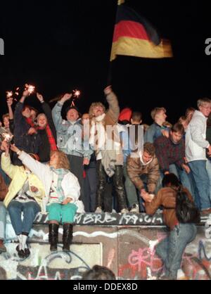 GDR, Berlin, 02. 10. 1990, alternative celebration on the eve of ...