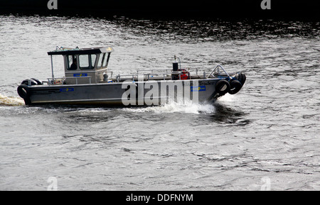 Renfrew-Yoker Ferry, River Clyde, Renfrew, Glasgow, Scotland Stock ...