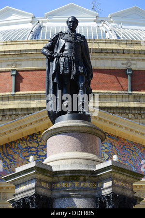 Statue of Prince Albert outside the Royal Albert Hall in South ...