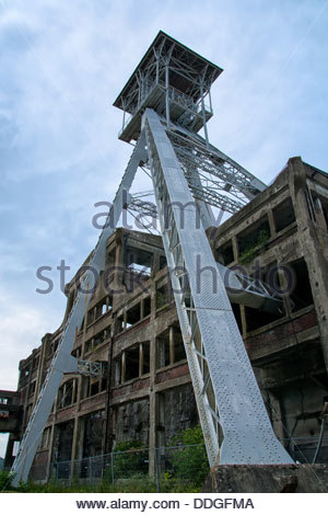 Abandoned coal mine building Stock Photo - Alamy