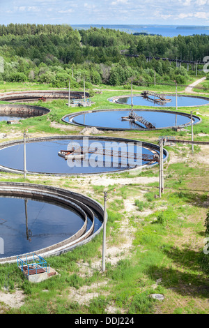 Primary circular sedimentation tanks for sewage cleaning with scrapers ...