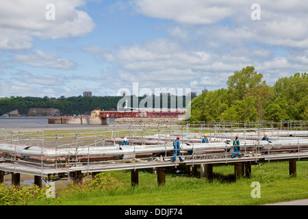 Men work on the pipeline bringing oil from the Ultramar wharf to the ...