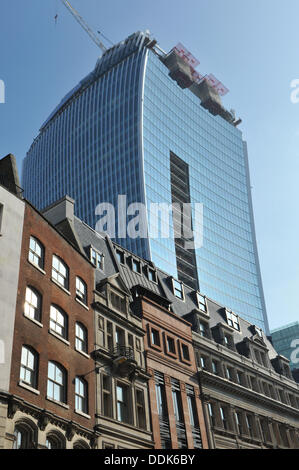 London, UK. 4th September 2013. Sun glares from the concave facade of ...