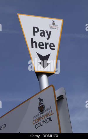 Pay here car park sign Stock Photo - Alamy