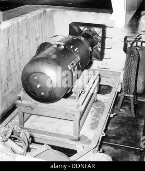 HIROSHIMA The nuclear bomb Little Boy explodes over Hiroshima at 8.156 ...
