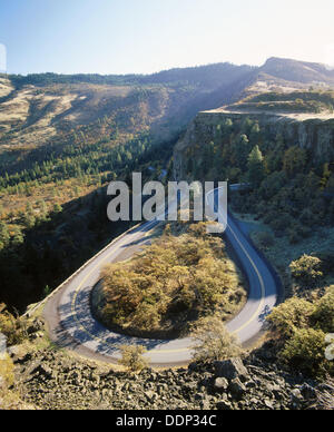 Rowena curves, Historic Columbia River Highway, Columbia River Gorge ...