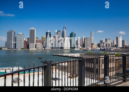 Manhattan skyline from promenade on Brooklyn side - New York, NYC Stock ...