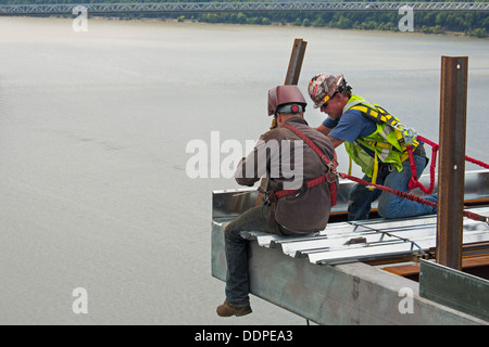 Construction workers on Hudson River pedestrian bridge Stock Photo - Alamy