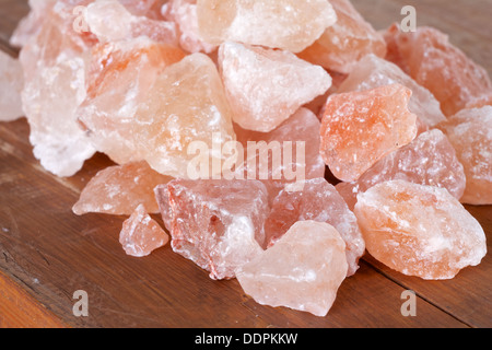 Himalayan rock salt displayed on a wood box Stock Photo - Alamy