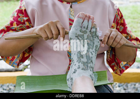 Dagdagay, authentic Filipino Tribal Foot Massage with Bamboo Sticks ...