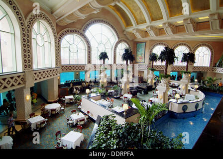 interior of Atlantis hotel Bahamas Stock Photo - Alamy