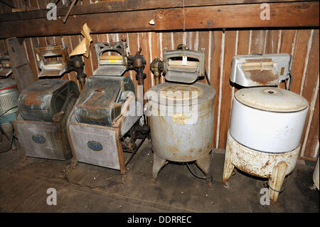 THE TIME MACHINE early 20th century illustration for the novel by HG ...