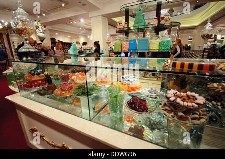 Traditional delicatessen department store Fortnum & Mason, Piccadilly ...
