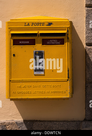 French yellow mail box - La Poste Stock Photo - Alamy