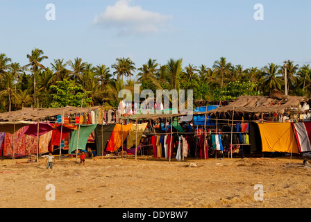 Flea market on Anjuna Beach, Goa Stock Photo - Alamy