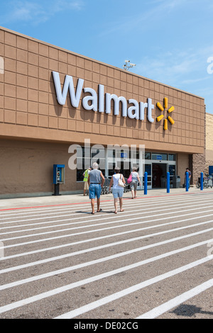 Walmart Supercenter store and parking lot. USA Stock Photo - Alamy