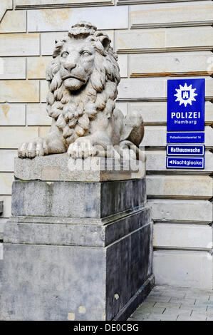 Lion sculpture, police station, police station 14, police, Hamburg ...