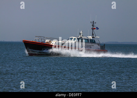 Humber Coastguard Pilots vessel at sea Stock Photo - Alamy