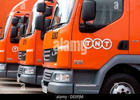 TNT low emission delivery lorry permitted to use pedestrianised ...