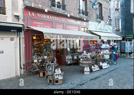 La Normandie de Marianne gift shop in Honfleur, Normandy, France Stock ...