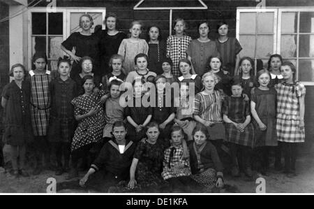 Historic photo, girls school class with teacher, ca. 1910 Stock Photo ...