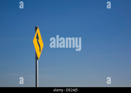 Yellow arrow traffic sign Stock Photo: 59339117 - Alamy