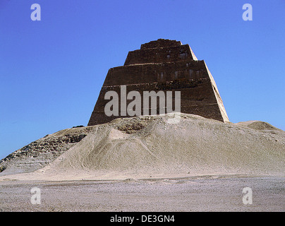 The Ancient Egyptian Pyramid of Meidum (Maidum) at Ahramat Maydum Stock ...