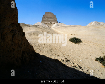 The Ancient Egyptian Pyramid of Meidum (Maidum) at Ahramat Maydum Stock ...