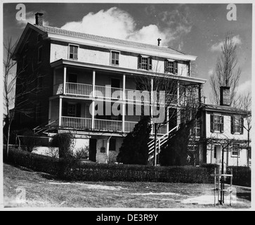 This photograph showcases a traditional barn in Huntsville, Alabama ...