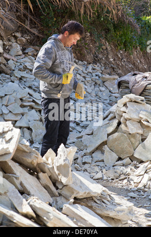 Quarry workers at work in a Qaurry in Sicily Stock Photo - Alamy