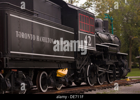 Train wheels of a Stelco 40 Steam Locomotive in Memorial Park, Lindsay ...