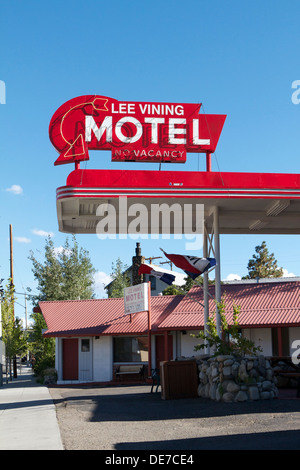 lee vining motel on scenic highway 395 in the Eastern Sierra Nevada ...