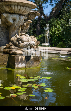 Iconic large fountain at the Huntington Library and Botanical Gardens ...