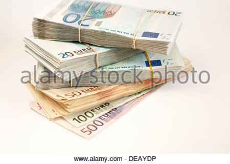 Bundles of 500 euro banknotes Stock Photo: 61988755 - Alamy