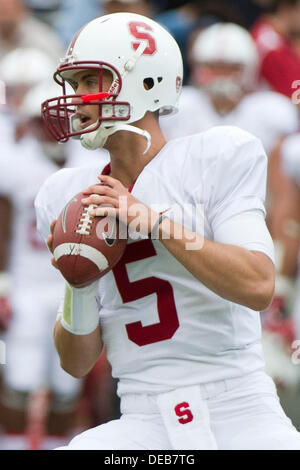 Stanford quarterback Evan Crower (5) during the first half of the PAC ...