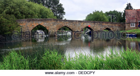 England Oxfordshire Newbridge River Thames & Rose Revived Inn Stock ...