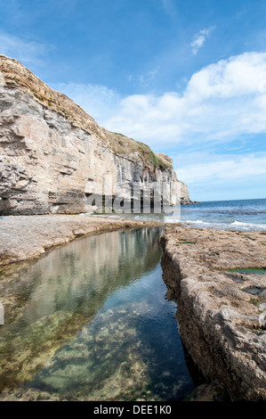 Dancing Ledge cliffs and tidal swimming pool Stock Photo - Alamy